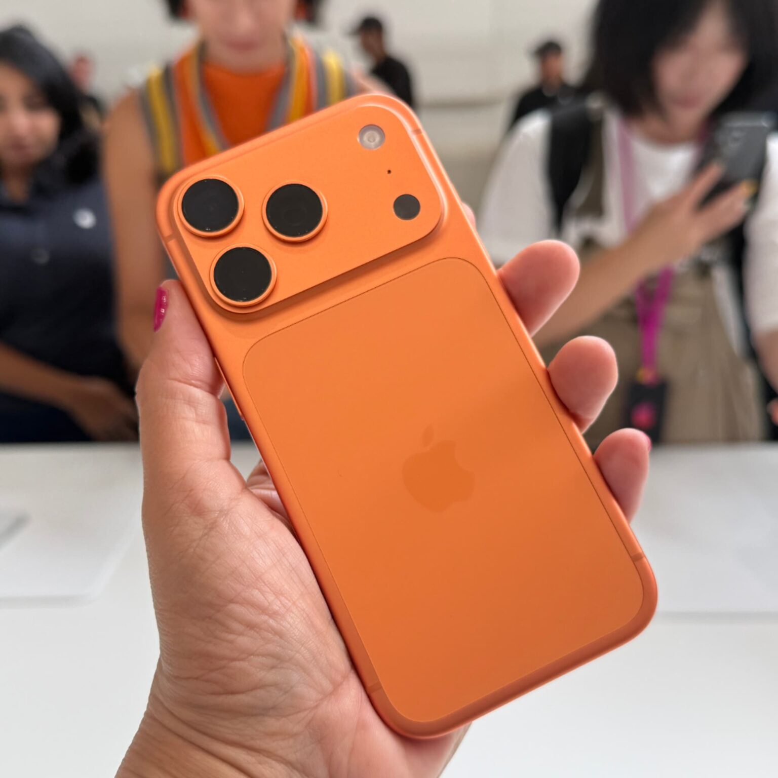 Osher Ad fait trembler le marché de la téléphonie mobile : l’iPhone 17 ...